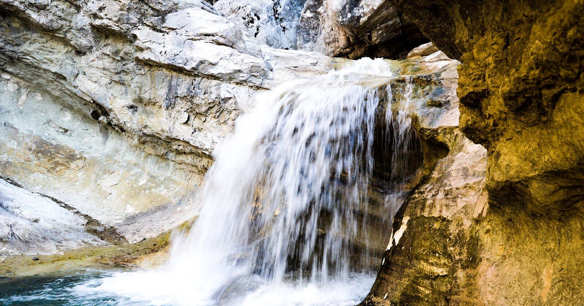 Syri i Ciklopit Quest：雄伟的徒步探险 | GetYourGuide