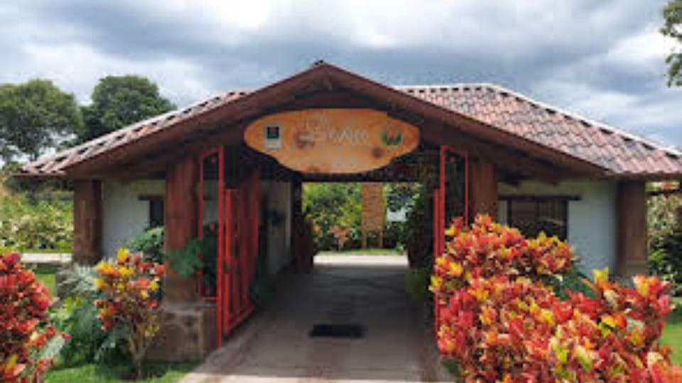 Tour del Café Doka + Volcán Poás | GetYourGuide