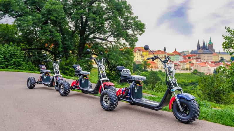 Tour panoramico della città di Praga in tour serale in trike | GetYourGuide