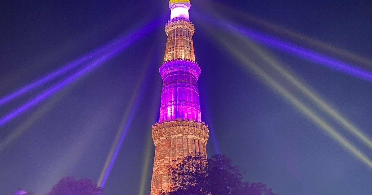 Nuova Delhi: tour dello spettacolo di luci e suoni di Qutub Minar | GetYourGuide