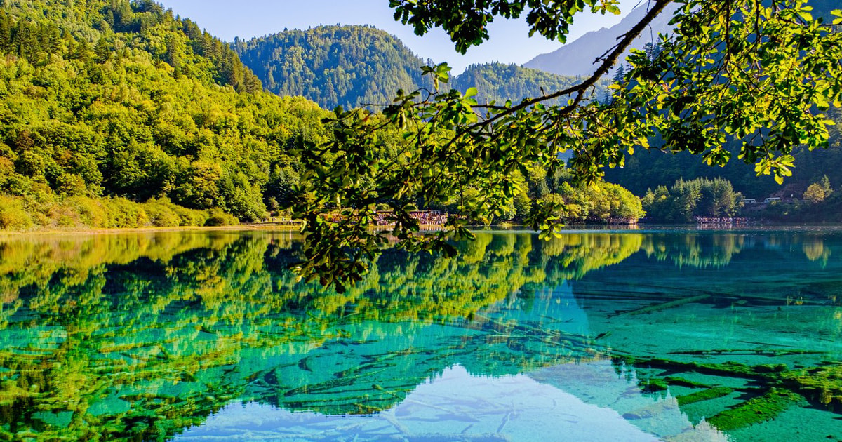 3-dagars tur till Jiuzhaigou och Huanglong med snabbtåg | GetYourGuide