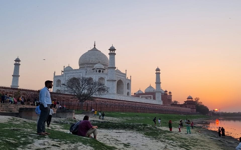Agra: Excursión al Taj Mahal al amanecer con luz de luna llena en el ...