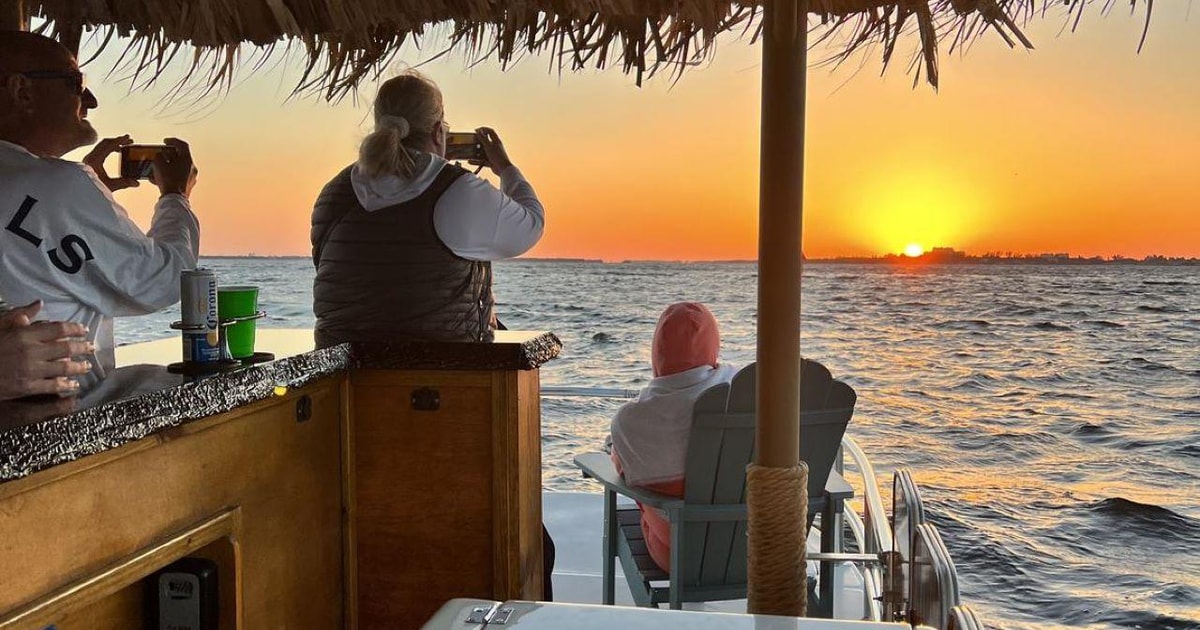 Fort Myers: Tiki boot cruise met optionele drankjes | GetYourGuide