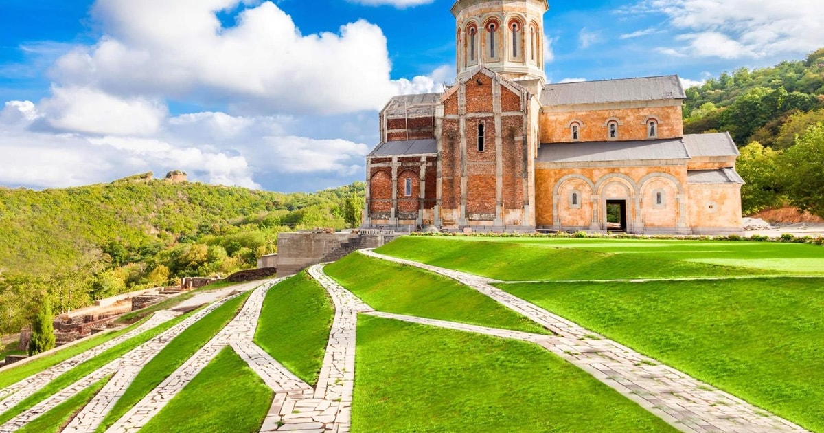 Vanuit Tbilisi: Bodbe klooster, Sighnaghi, & Telavi dagtour | GetYourGuide