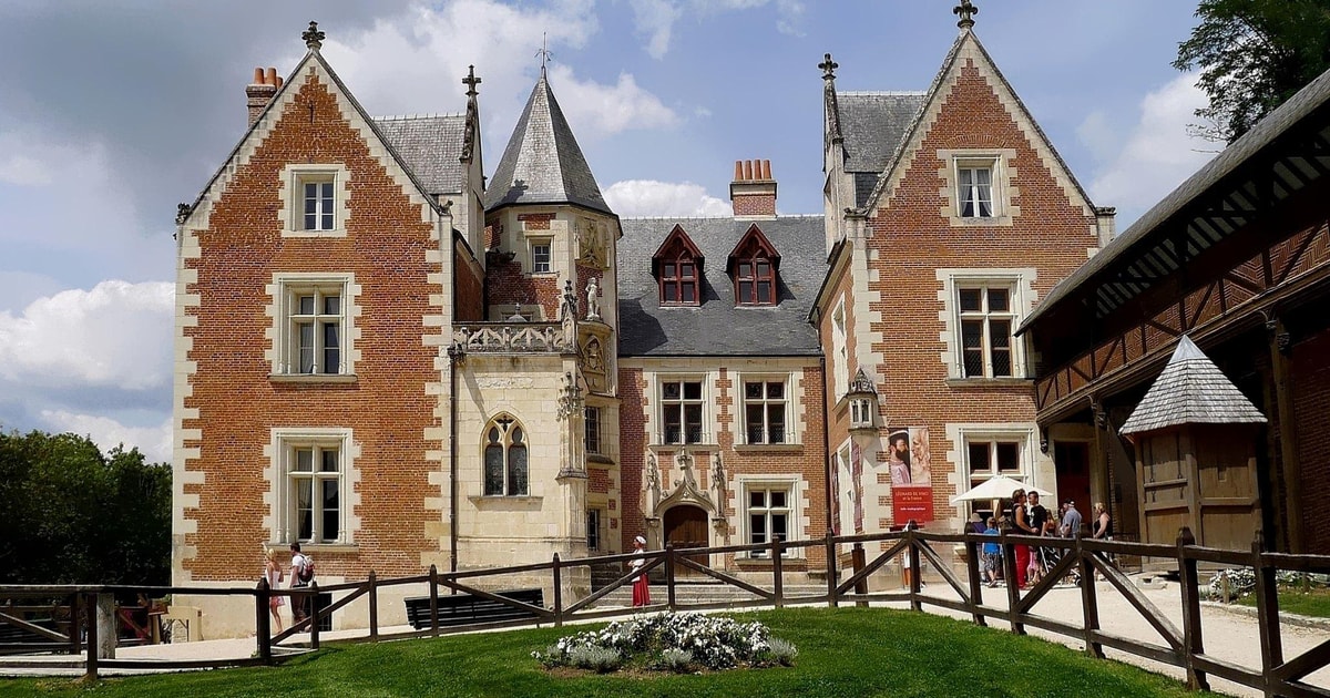 Clos Lucé: Da Vinci's Castle Private Guided Tour with Ticket | GetYourGuide