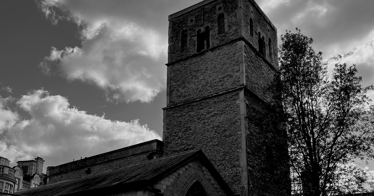Cambridge: Alumni-Led University Ghost Tour | GetYourGuide