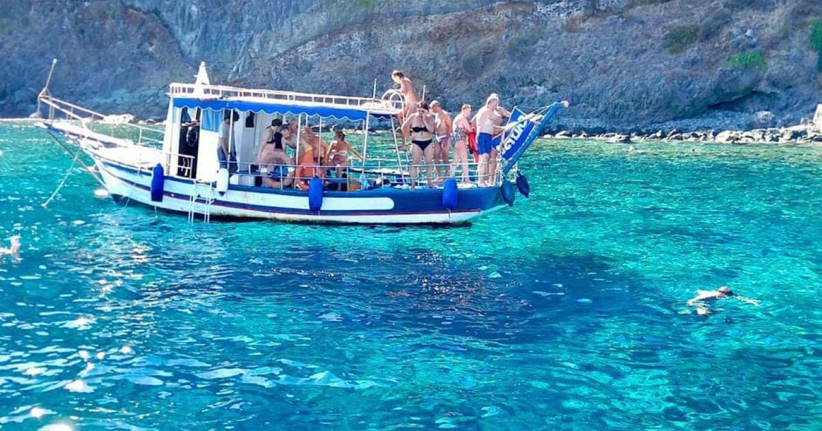 Tour privado de Pantelleria en gozzo con patrón y almuerzo | GetYourGuide