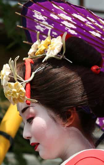 Kyoto: Gion geisha night walking tour. | GetYourGuide