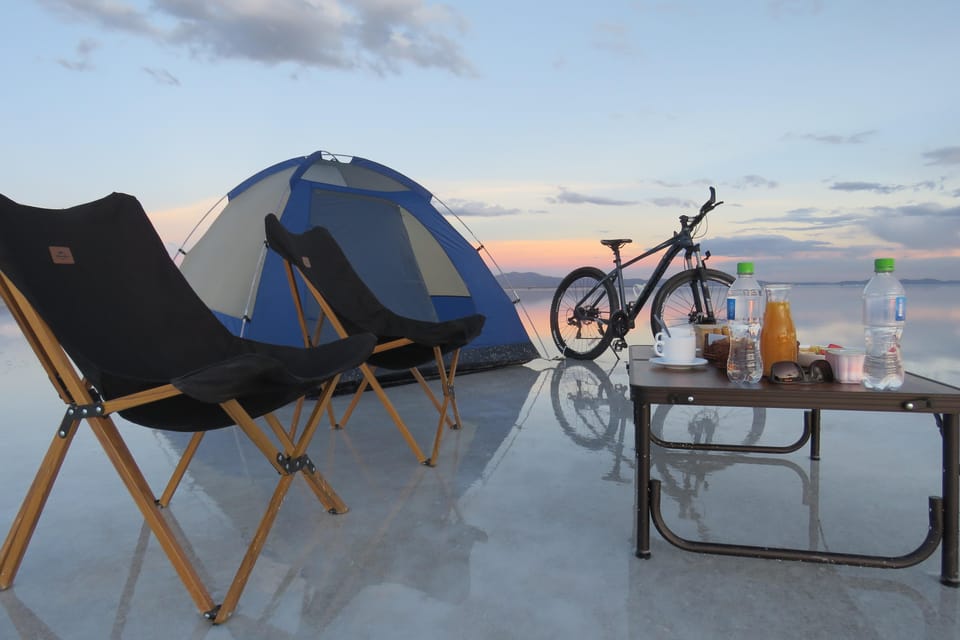 Uyuni: Excursión de un día al Salar con puesta de sol y observación de ... Uyuni: Excursión de un día al Salar con puesta de sol y observación de ...