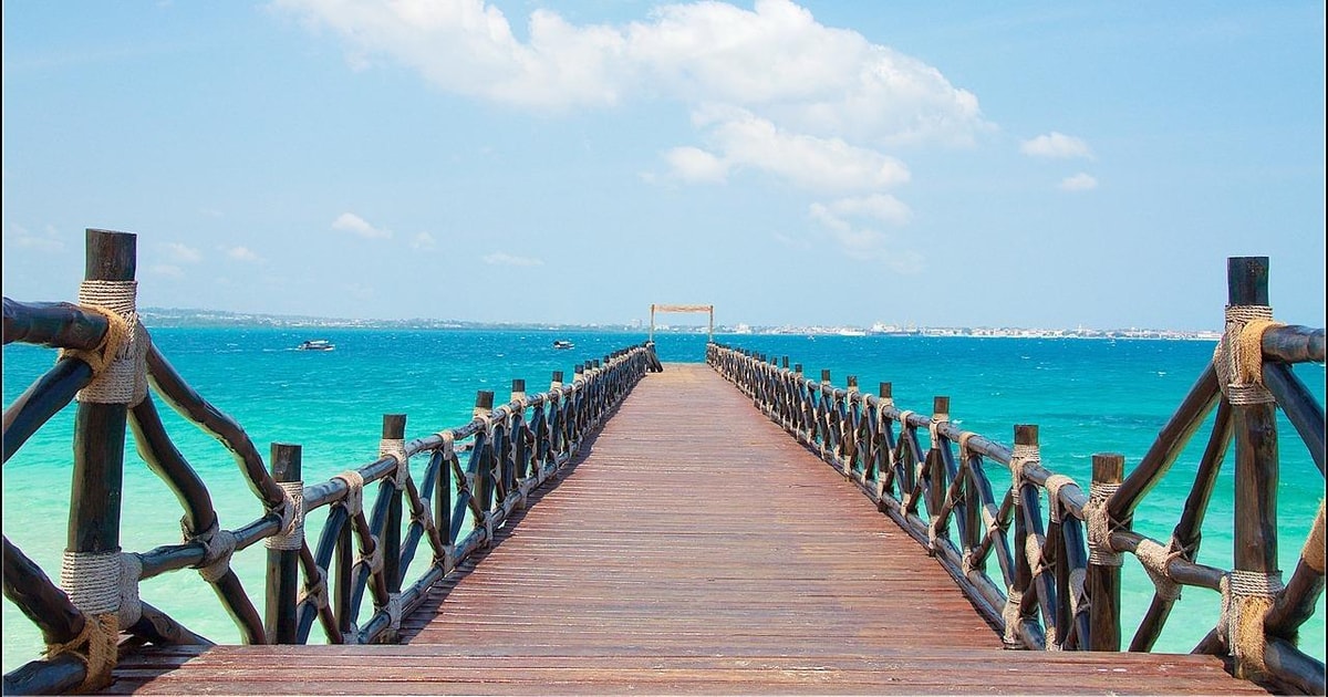 ZANZIBAR: Rejs na Wyspę Więzienną i żółwie olbrzymie | GetYourGuide