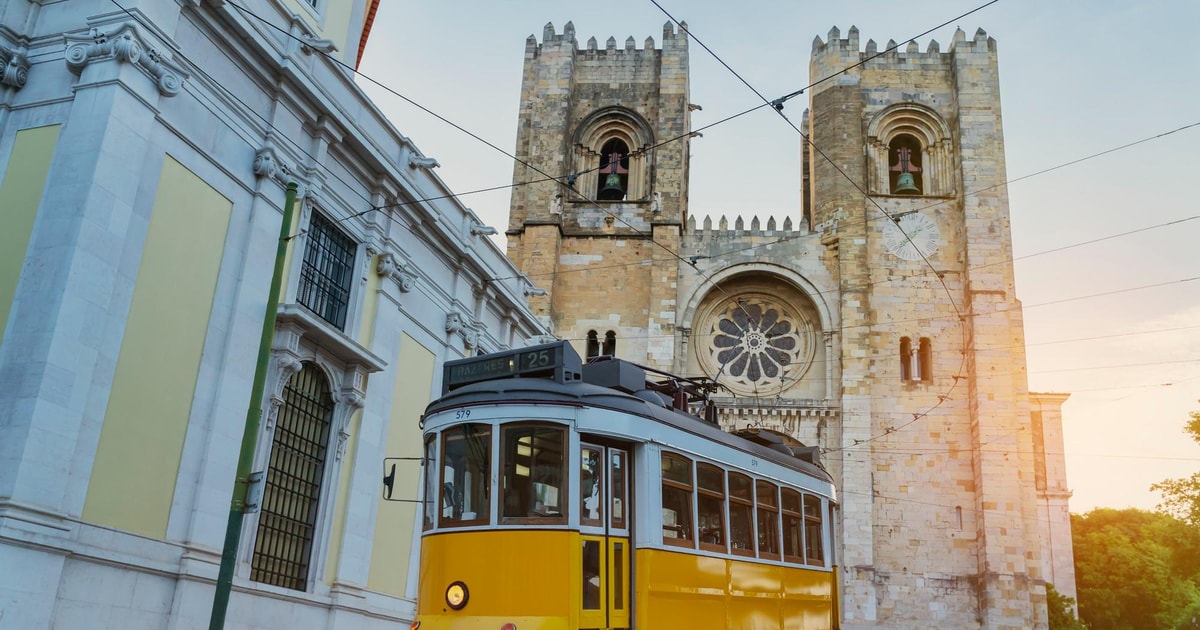 Lisboa: Tour privado de arquitectura con un experto local | GetYourGuide