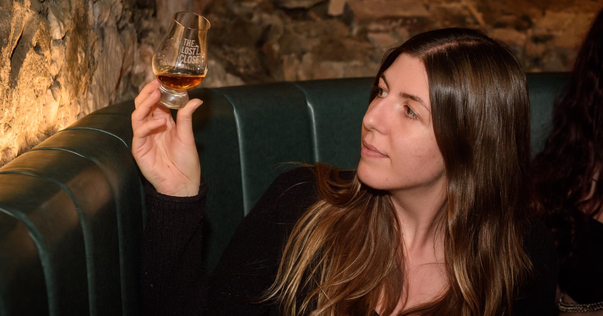 Edinburgh: Underground Vaults Tour with Whisky or Gin | GetYourGuide