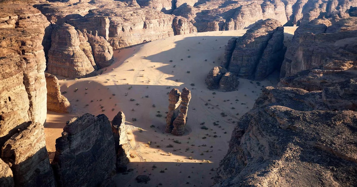 Tour de día completo por AlUla con cena | GetYourGuide