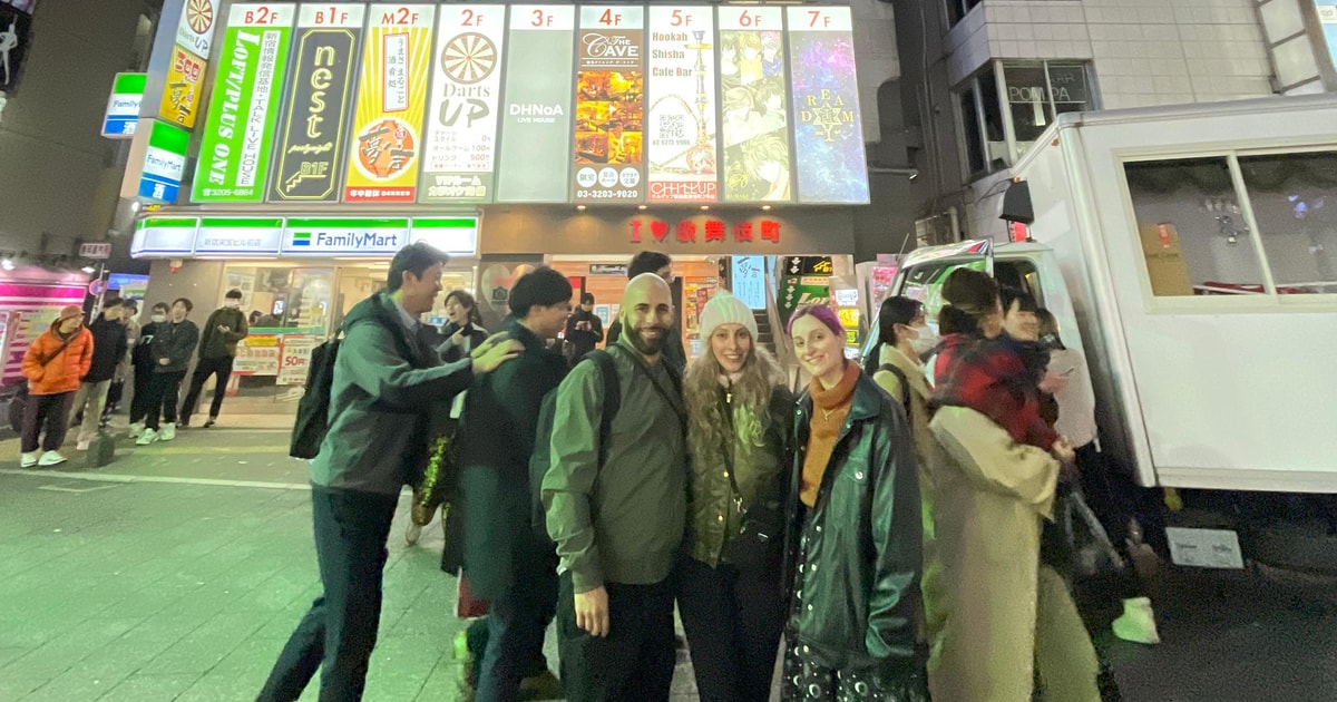 Noche en Shinjuku/Okubo: Cena Japonesa Degustación de Sake y Karaoke ...