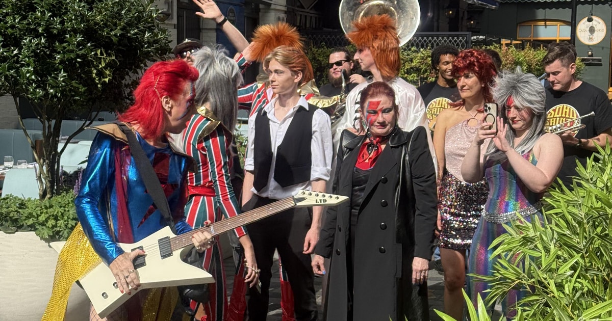 London: Rock ‘n’ Roll Pub Crawl | GetYourGuide