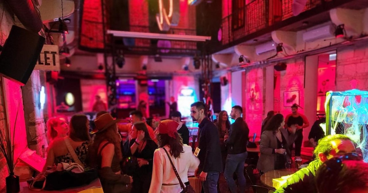 Paris: Halloween Pub Crawl with Shots and Nightclub Entry | GetYourGuide