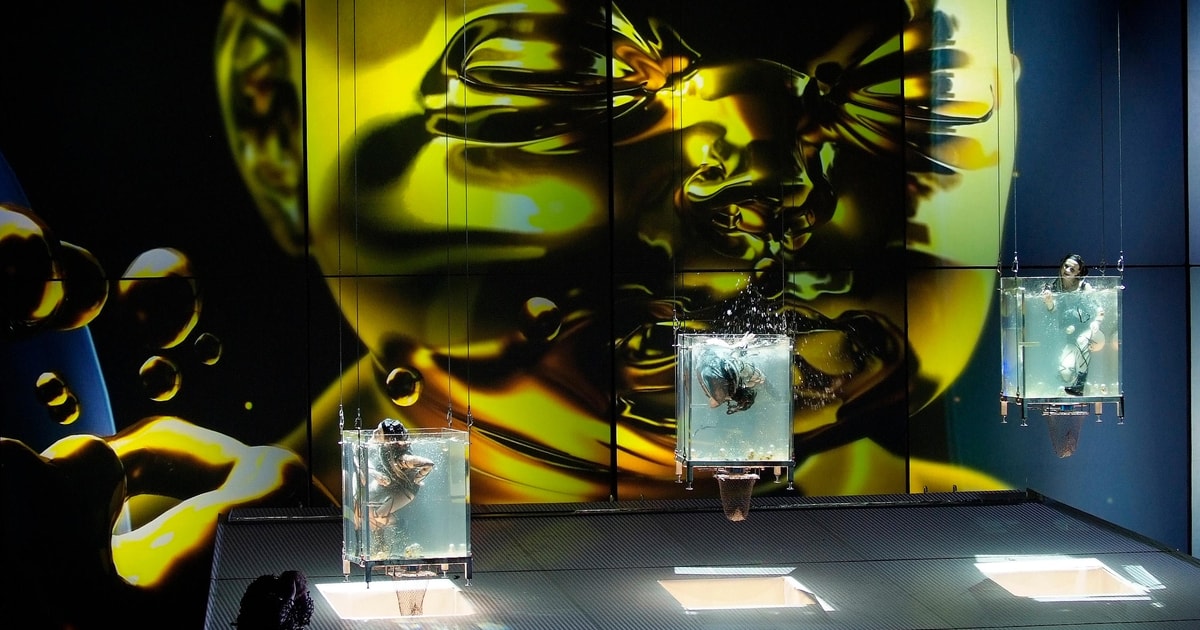 Valencia: Entrance to the Palau de Les Arts | GetYourGuide