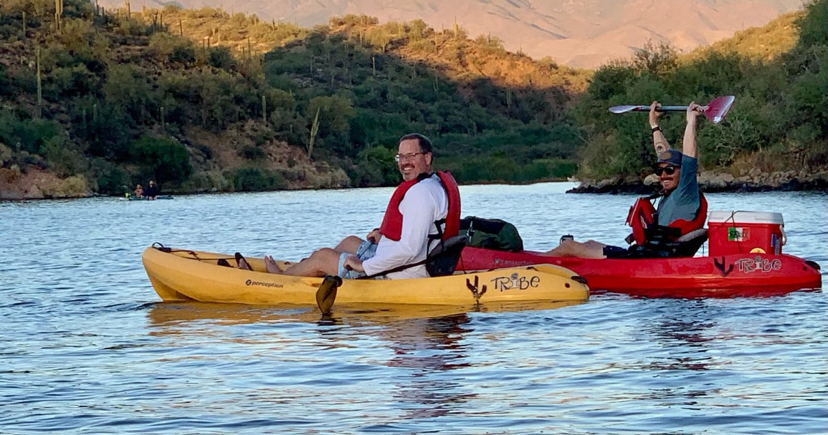 Phoenix/Mesa: Excursión guiada en kayak por el lago Saguaro | GetYourGuide