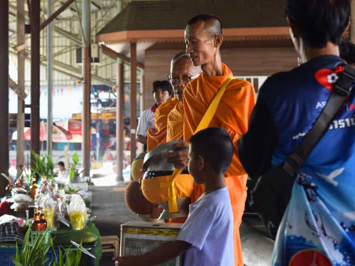 Bangkok: Floating Market, Dragon Temple, Na Satta Museum | GetYourGuide