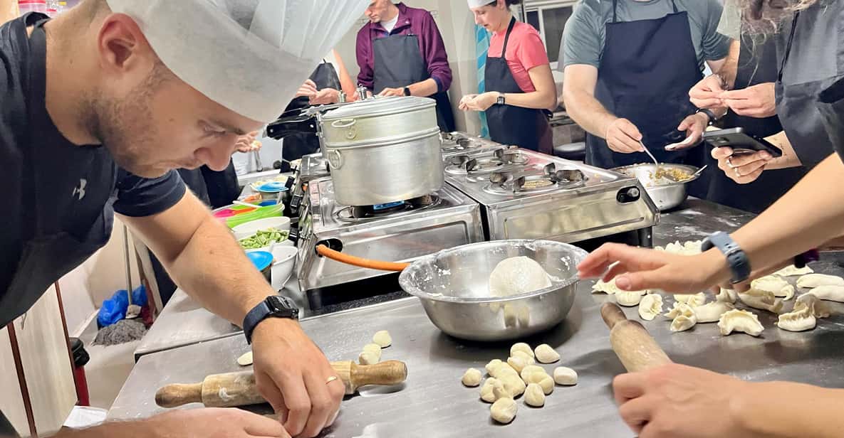 Katmandú: Clase local de elaboración de Momo en Thamel y servicio de ...