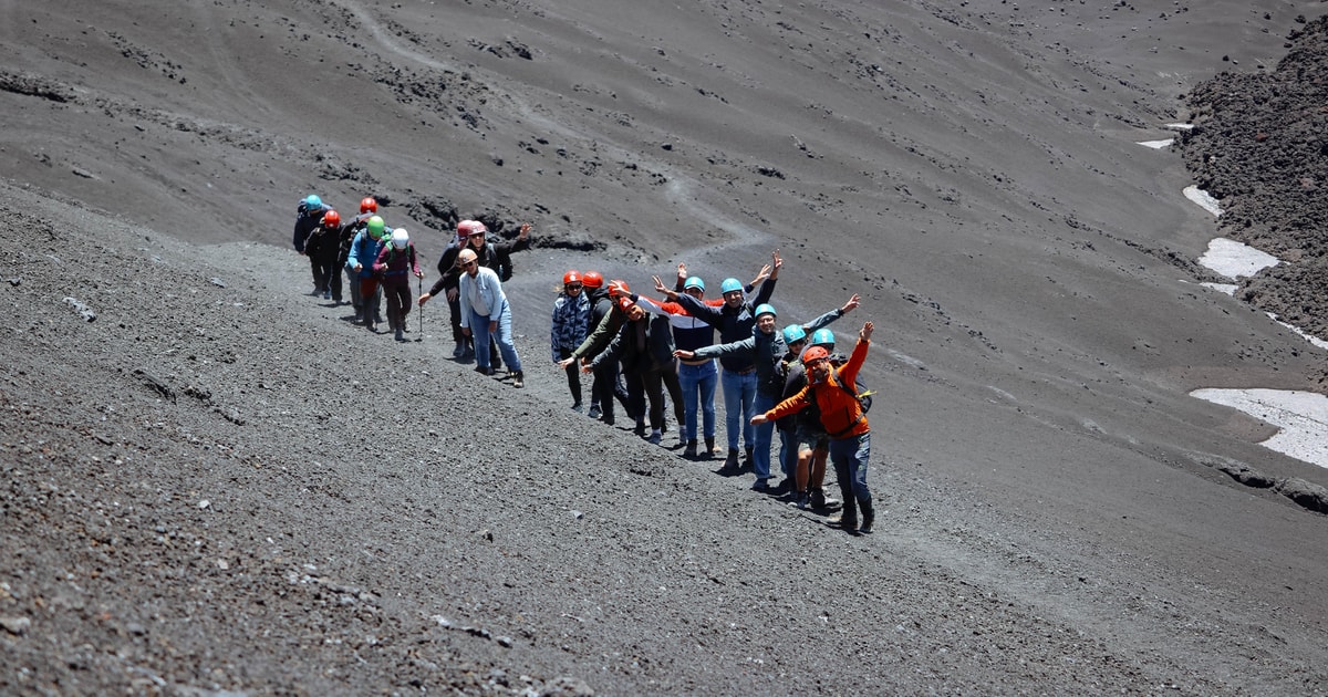 Trekking i 3000 meters højde på Etna | GetYourGuide
