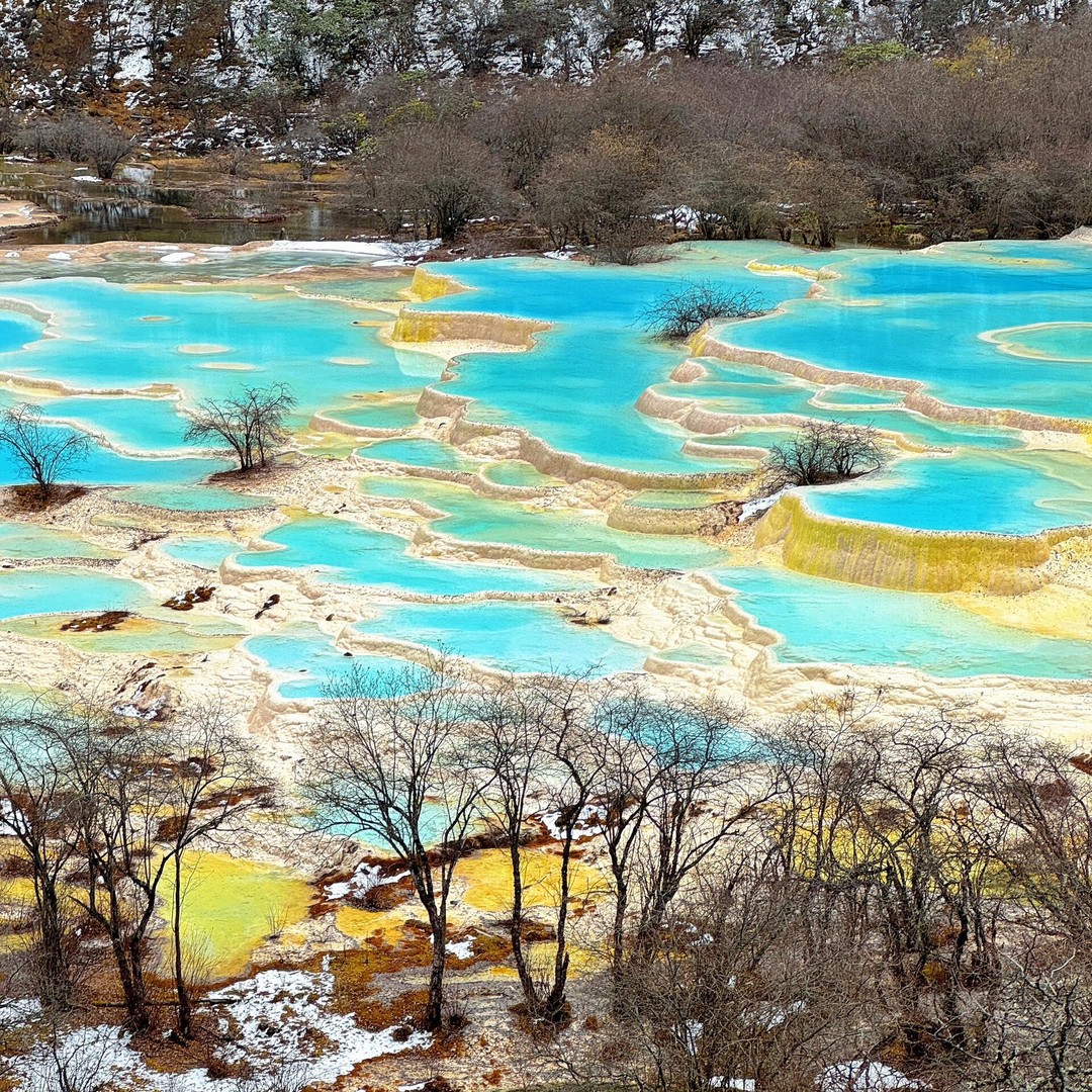 Huanglong Scenic Area: Entdecke die atemberaubenden Fünf-Farben-Teiche ...