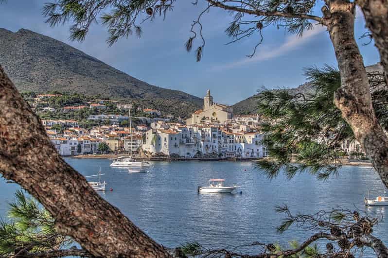 Depuis Barcelone : Visite guidée de Cadaques | GetYourGuide