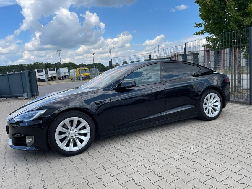 Atena: Transfer VIP durabil la aeroport>Modeluri unice Tesla ModelS ...