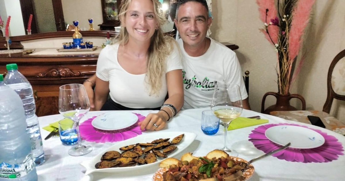Un viaggio sensoriale: cenare con una famiglia siciliana | GetYourGuide