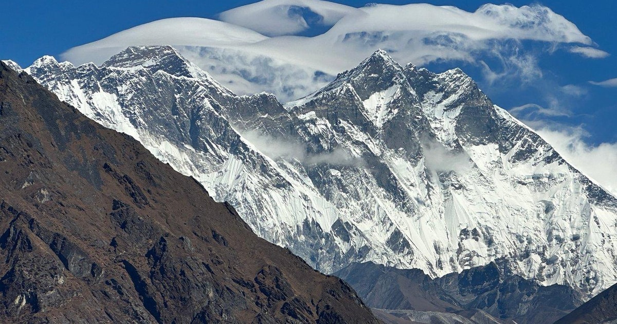 Garantierte Landung im Everest-Basislager Kalapathar mit dem ...