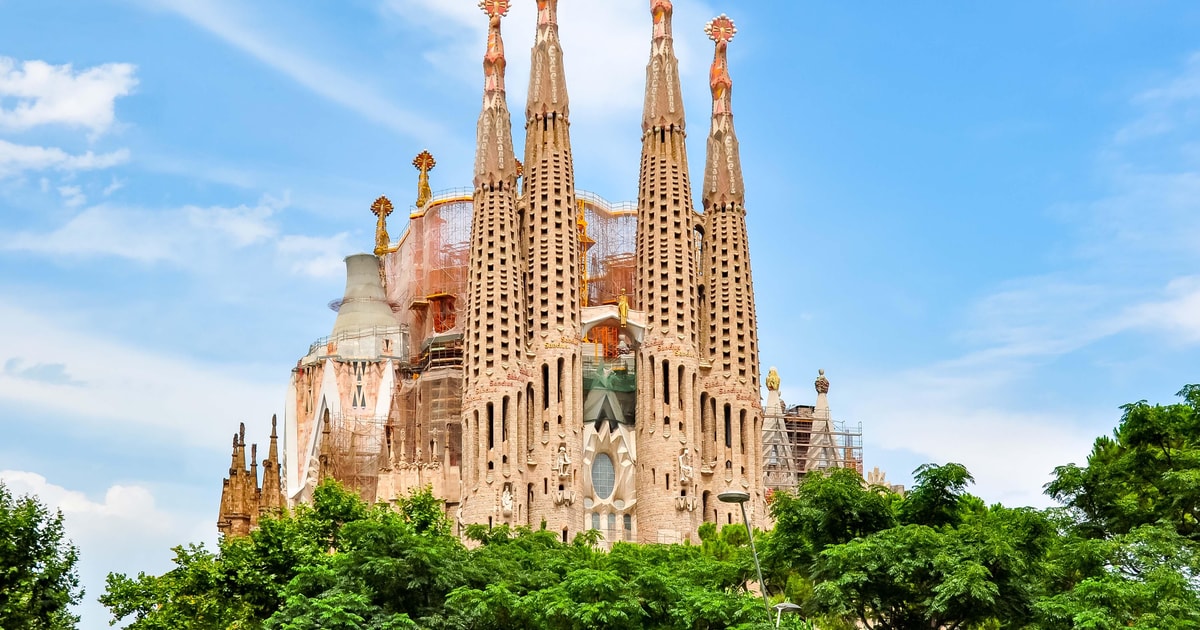 Descubre la Sagrada Familia: Diseños de Gaudí y exposiciones en museos ...