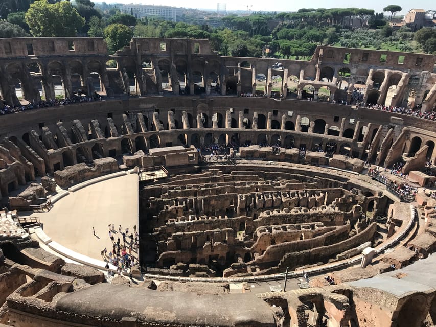 Rom: Privat rundtur i Colosseum Attic och Forum Romanum | GetYourGuide