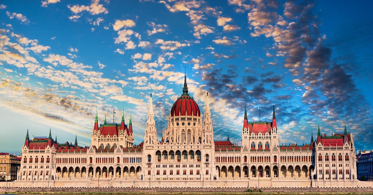 Lo más destacado del casco antiguo de Budapest Tour a pie guiado ...