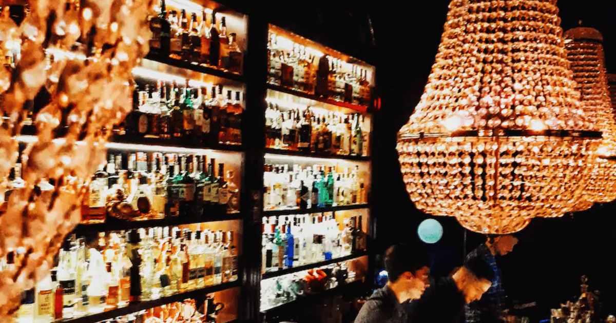 Cocktail Bar Hopping with an Expert Bartender | GetYourGuide