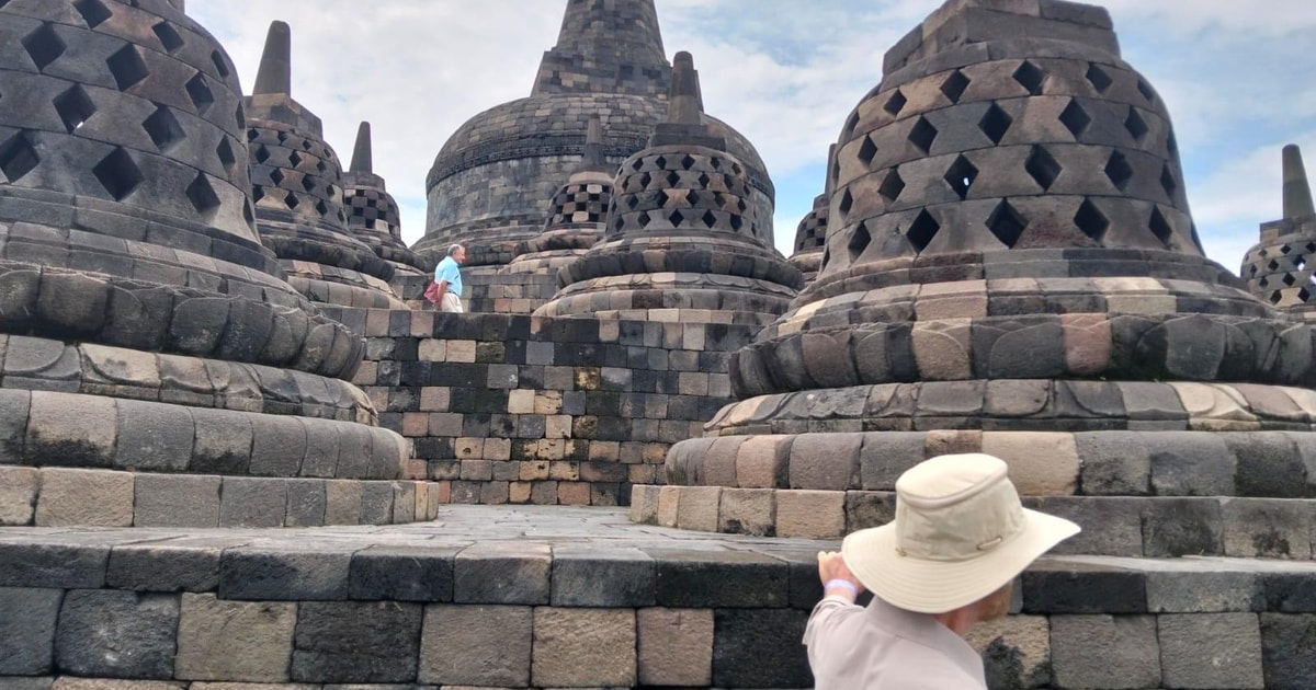 Yogyakarta: Borobudur Sunrise climb up Temple and Prambanan | GetYourGuide