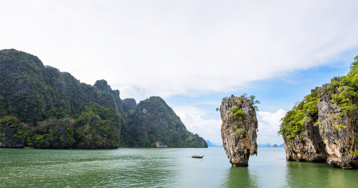 L'île de James Bond vue par un luxueux bateau d'époque | GetYourGuide