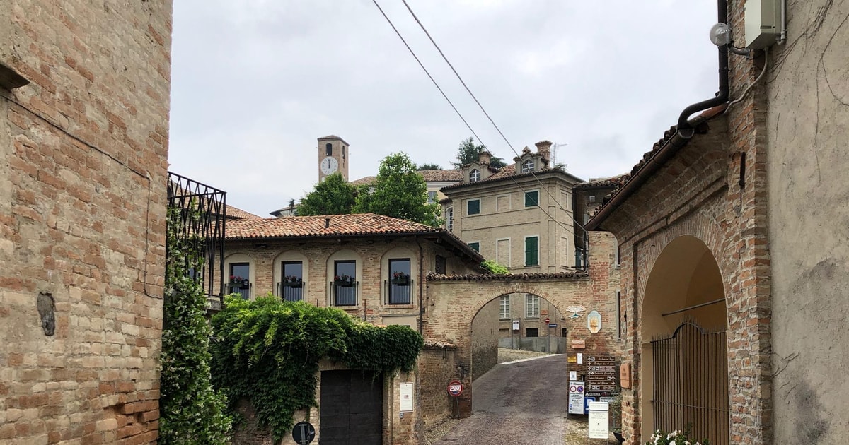 Neive: tour a pie | GetYourGuide