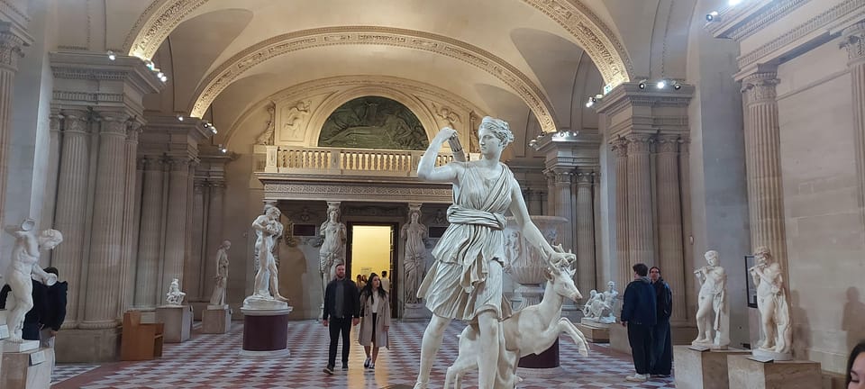 París: Visita guiada del Museo del Louvre a obras maestras famosas ...