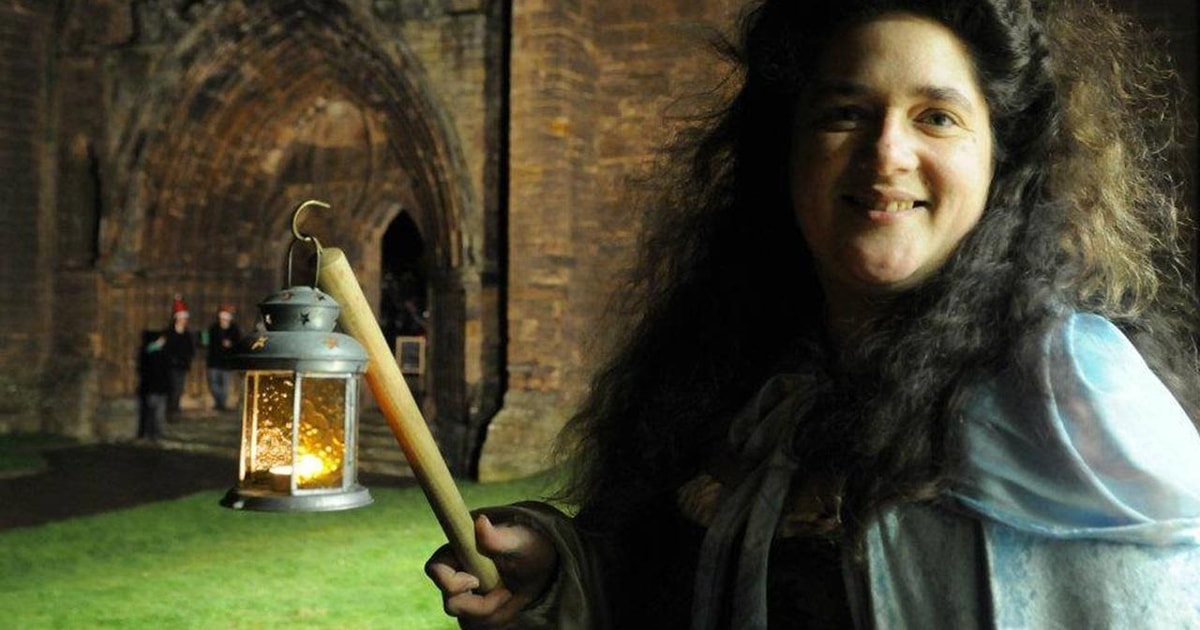 Elgin: Tour dell'esterno della cattedrale | GetYourGuide