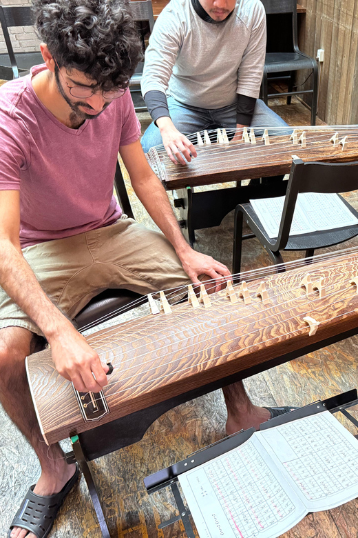 Kioto: Clase de Instrumento Musical Japonés Koto | GetYourGuide