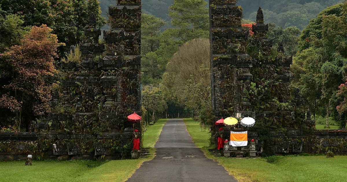 Bali: Tanah Lot, Handara Gate, and Ulun Danu Beratan Tour | GetYourGuide