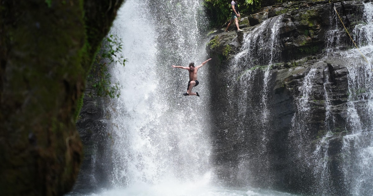 Nauyaca-Wasserfall: Wanderung, Traktorfahrt und Schwimmen mit ...