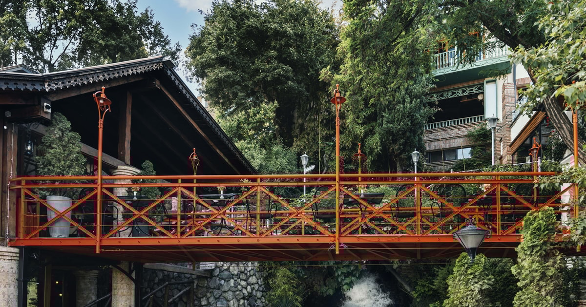 Tbilisi: oudejaarsavonddiner met typisch Georgisch eten | GetYourGuide