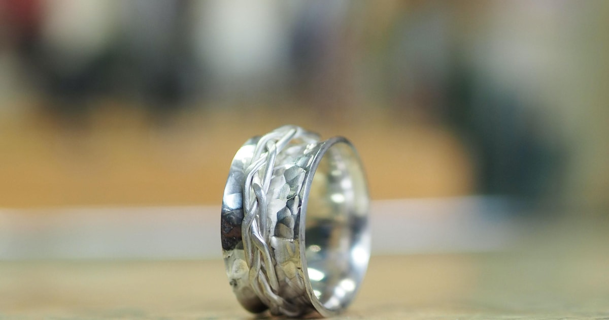Make your own Spinner Ring | GetYourGuide