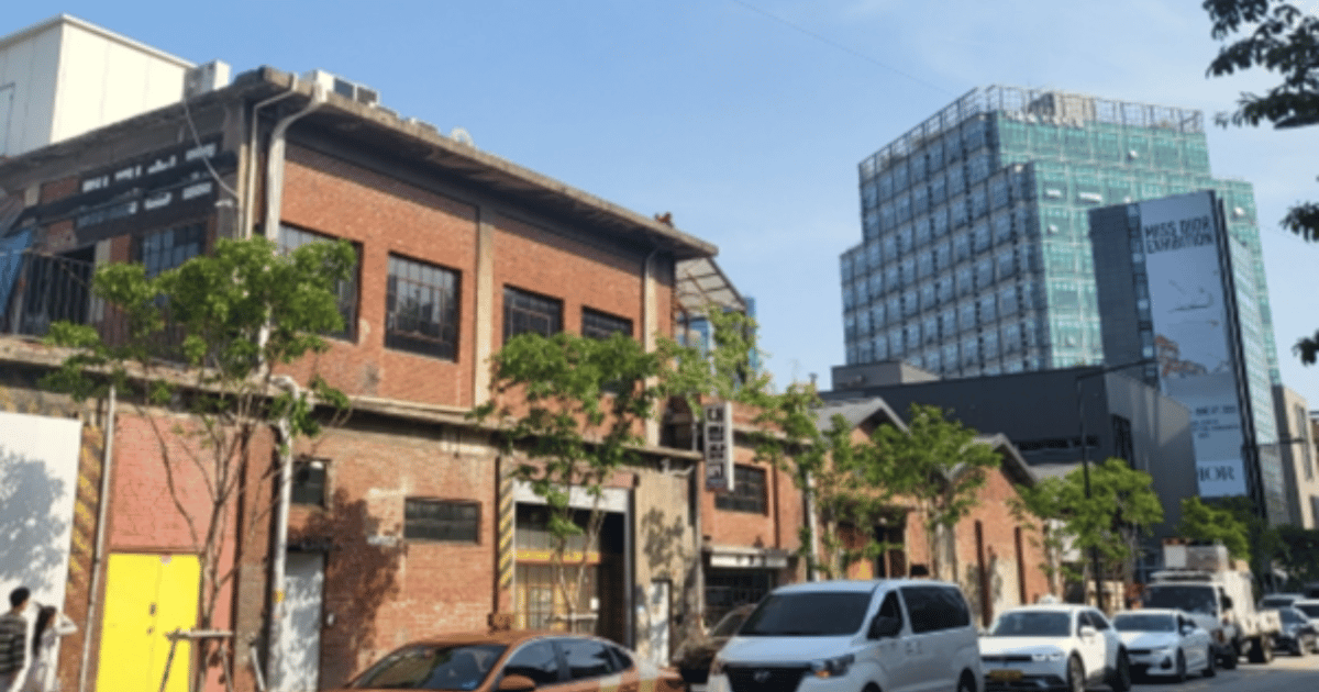 Seongsu-dong Cafe Walking Tour (K-pop& Culture) | GetYourGuide