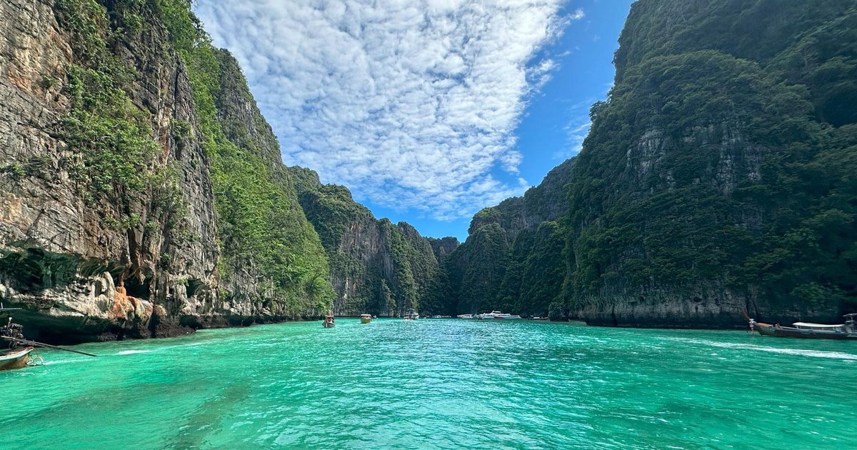Koh Phi Phi: Maya Bay Tidig morgon soluppgång Speedboat Tour | GetYourGuide