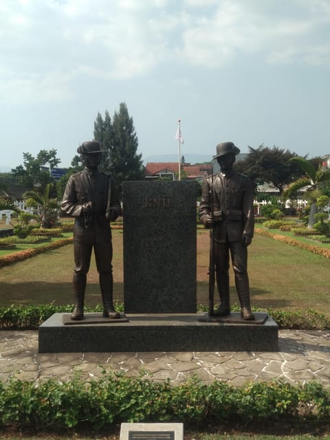 Bandung : Private Tour Guide Sightseeing (Costum tour) | GetYourGuide
