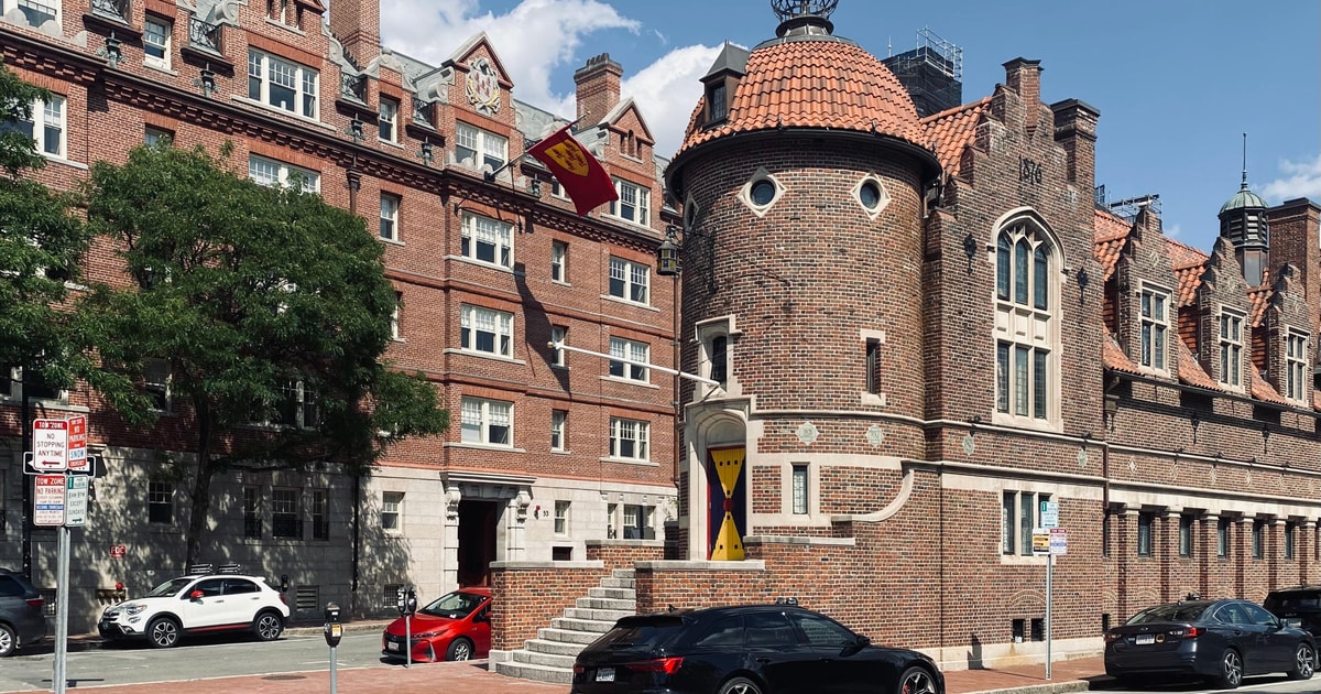 Harvard: America's oldest university - walking tour in French ...