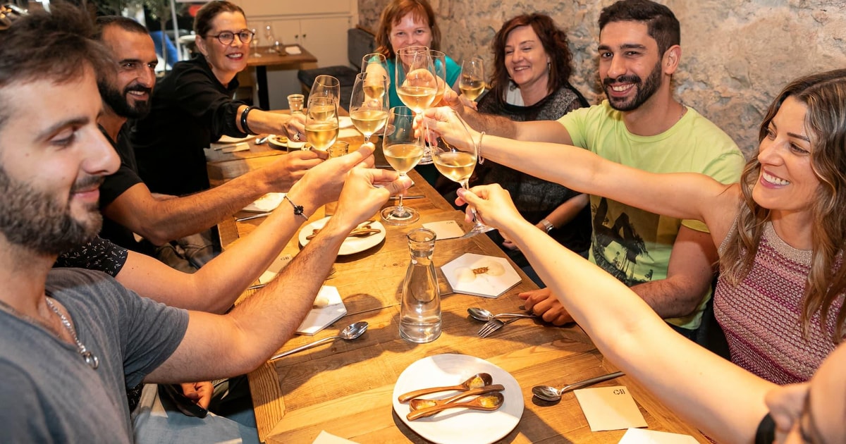 Barcelona: Eixample Bites - Tapas, eten en wijn proeven | GetYourGuide