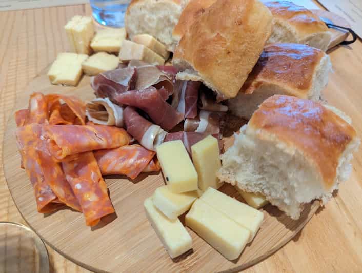 Wellington: Food Tasting Walking Tour with Sightseeing | GetYourGuide